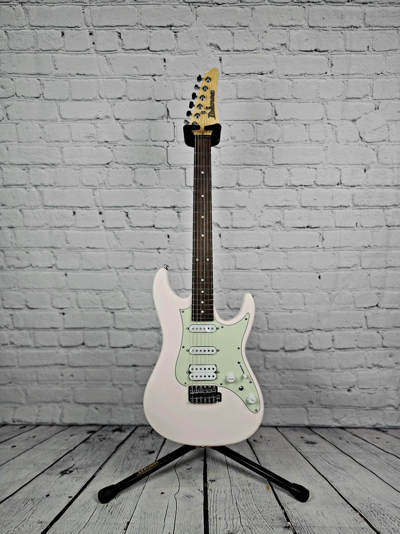 Ibanez AZES40 PPK Electric Guitar Pastel Pink – Guitar Brando